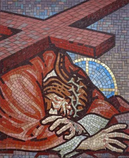 5. Station: Simon von Zyrene hilft Jesus das Kreuz tragen ...